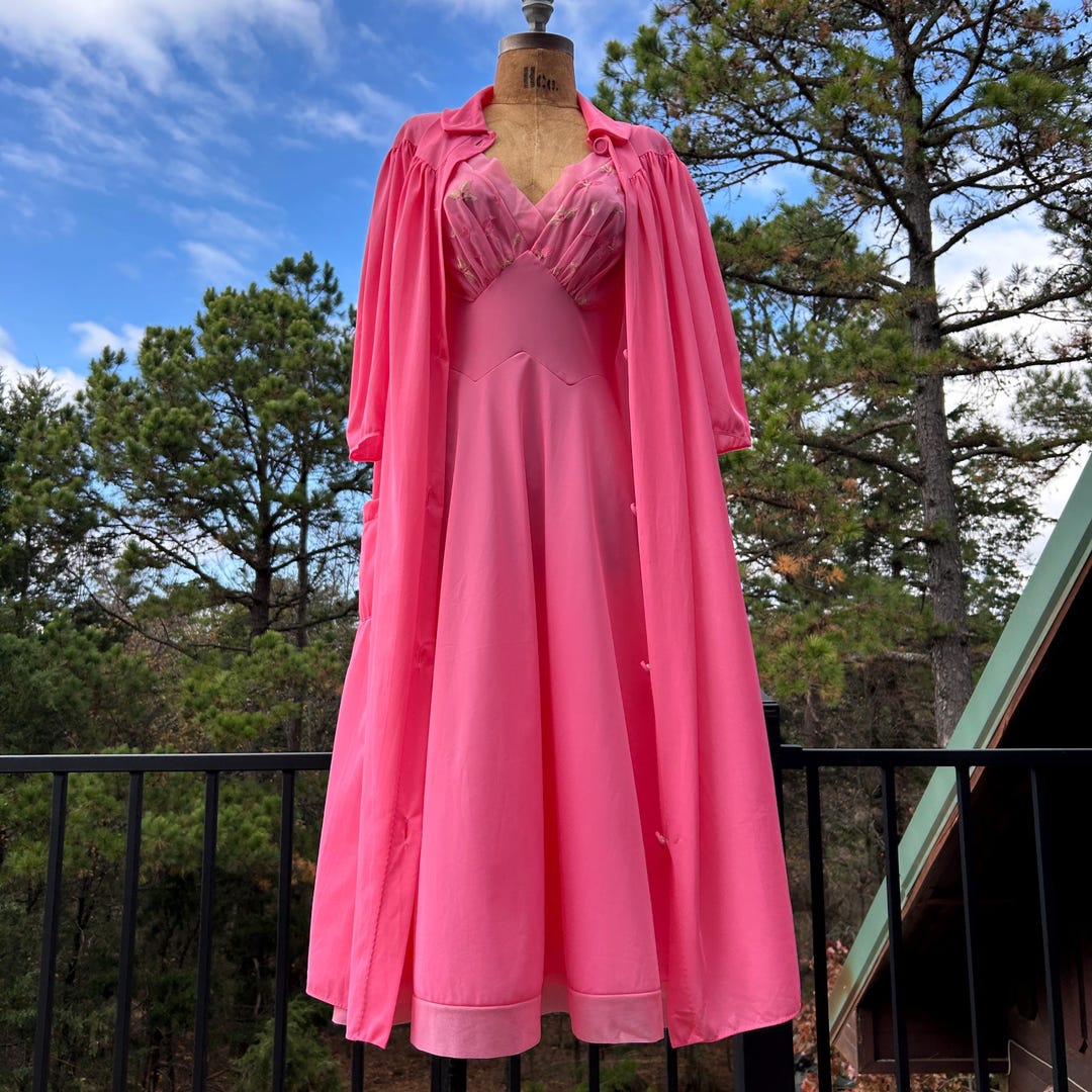 Vintage 50s Vanity Fair Day Glo Pink Nylon Chiffon Embroidered Peignoir ...