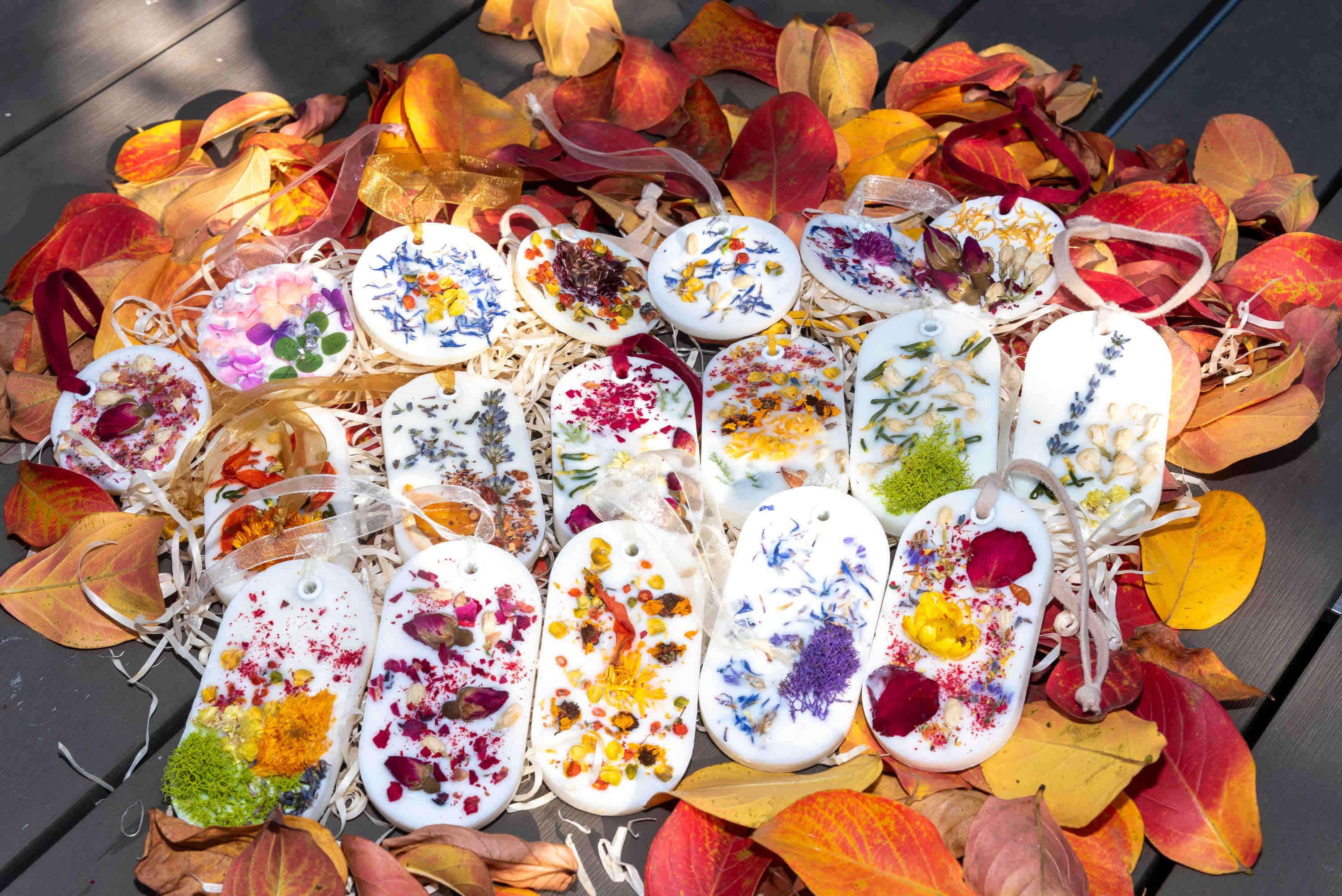 Handcrafted Aroma Wax Sachet – Elegant Scented Decor for Closets ...