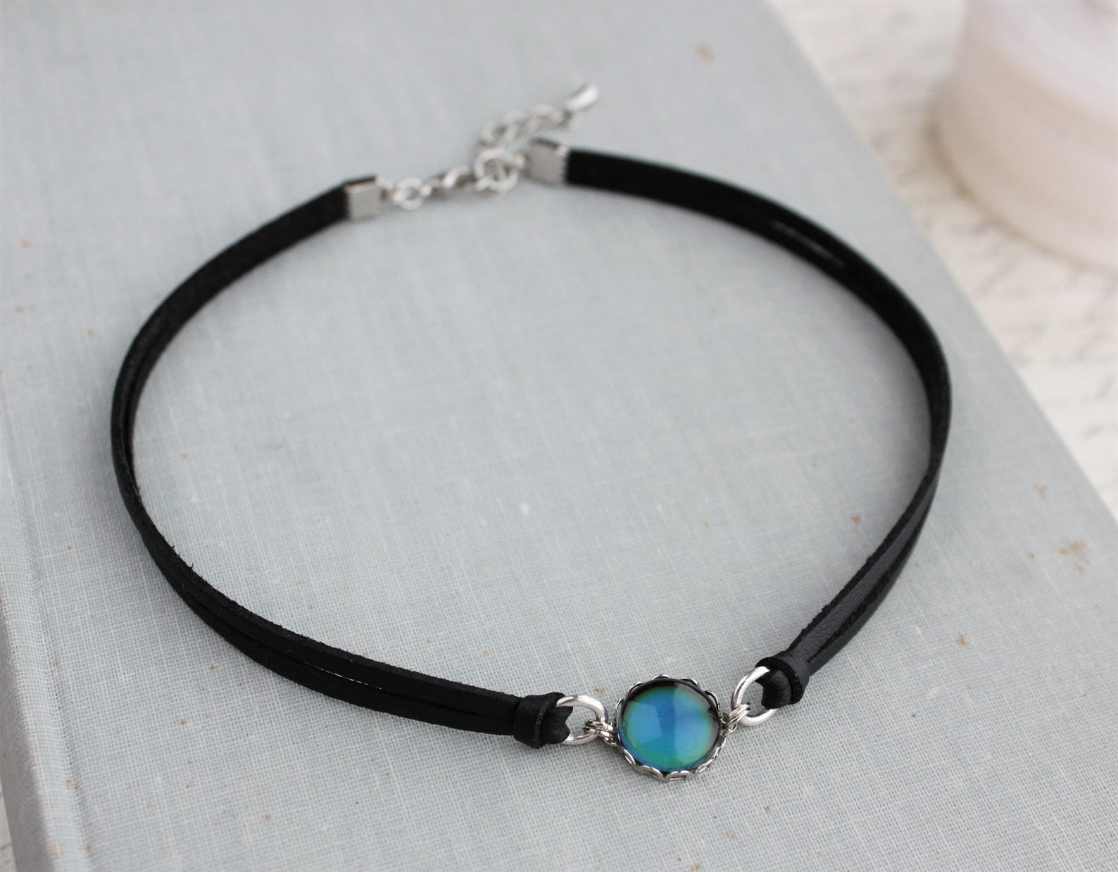 Mood Changing Choker. Color Changing. 14 Leather Colors - Etsy