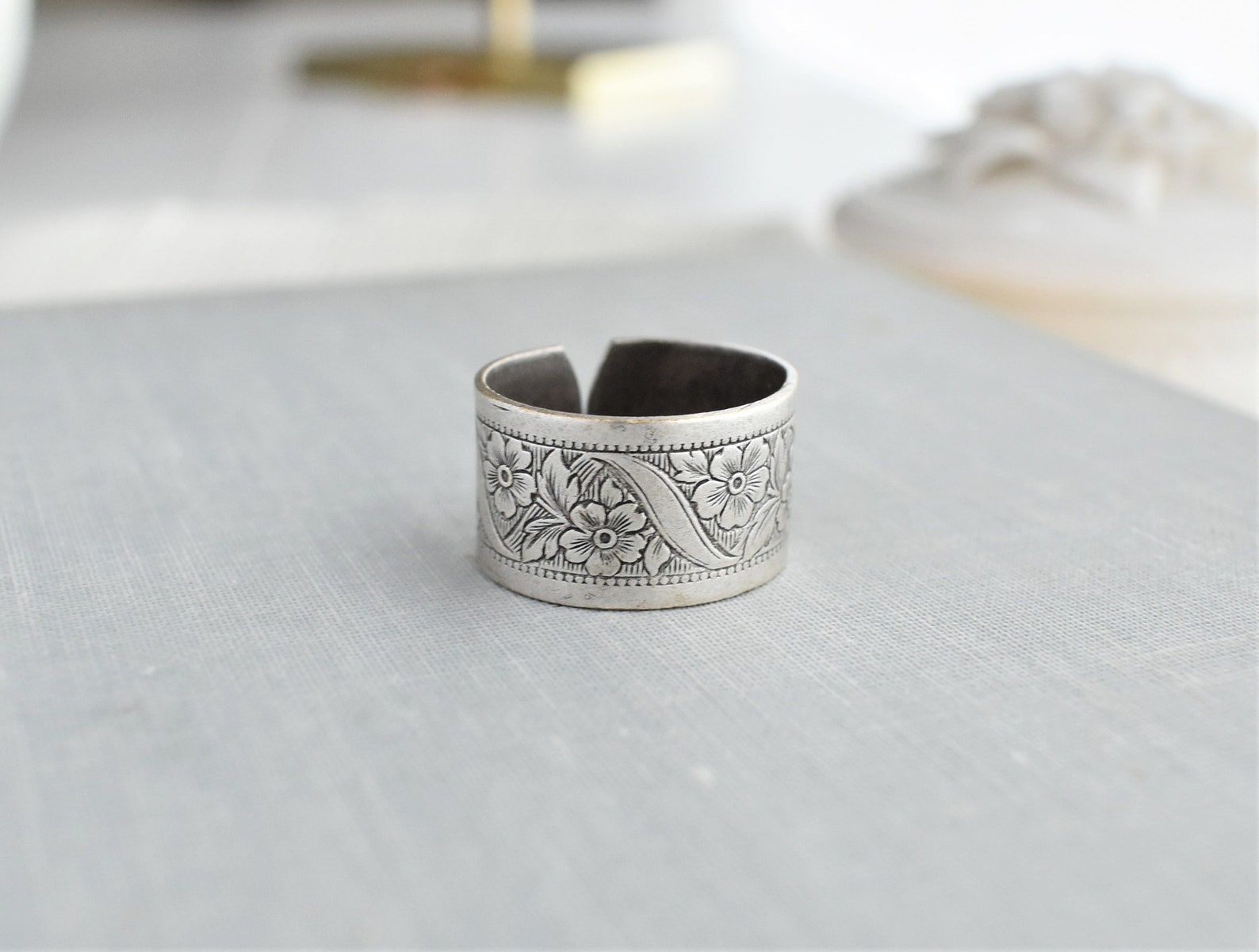 Wide Floral Ring - Etsy
