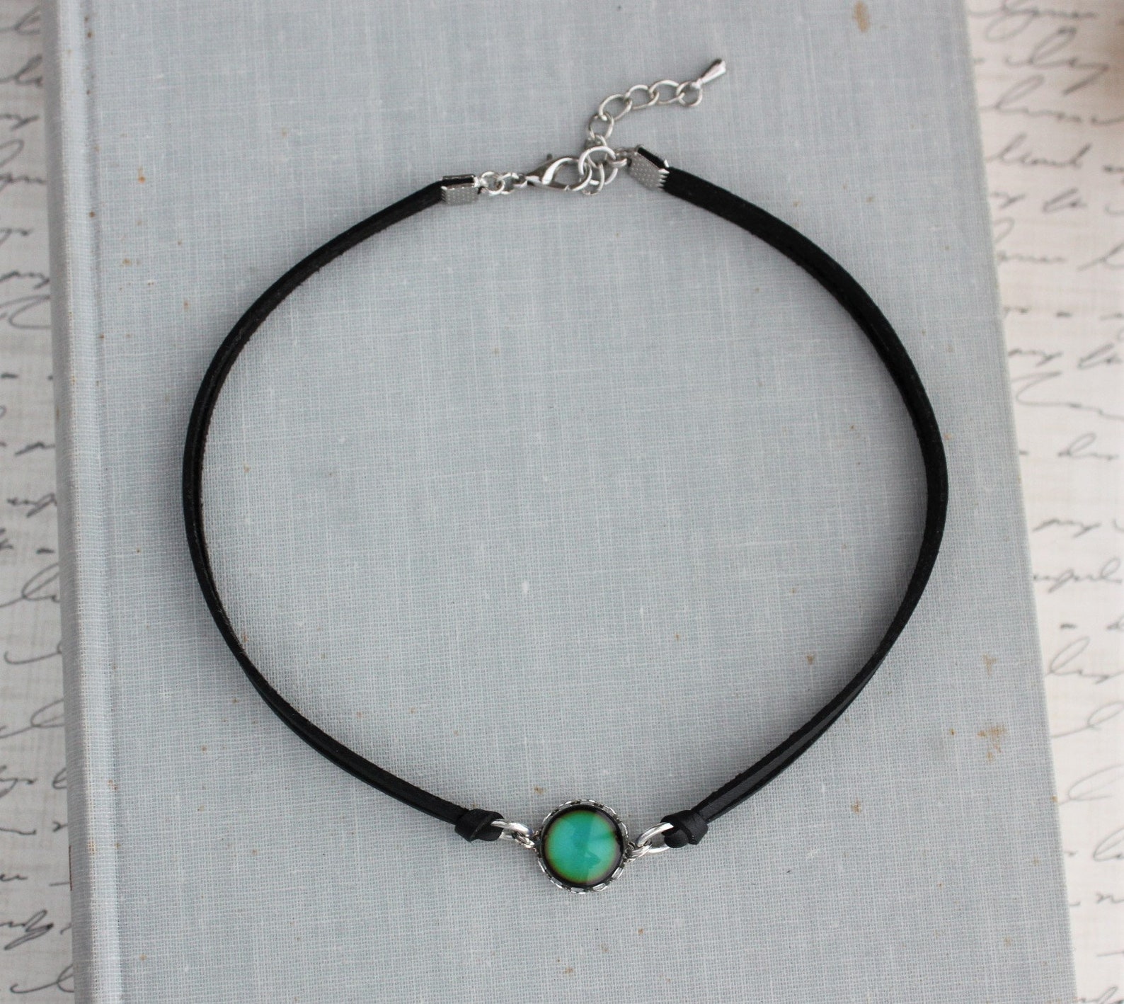 Mood Changing Choker. Color Changing. 14 Leather Colors - Etsy