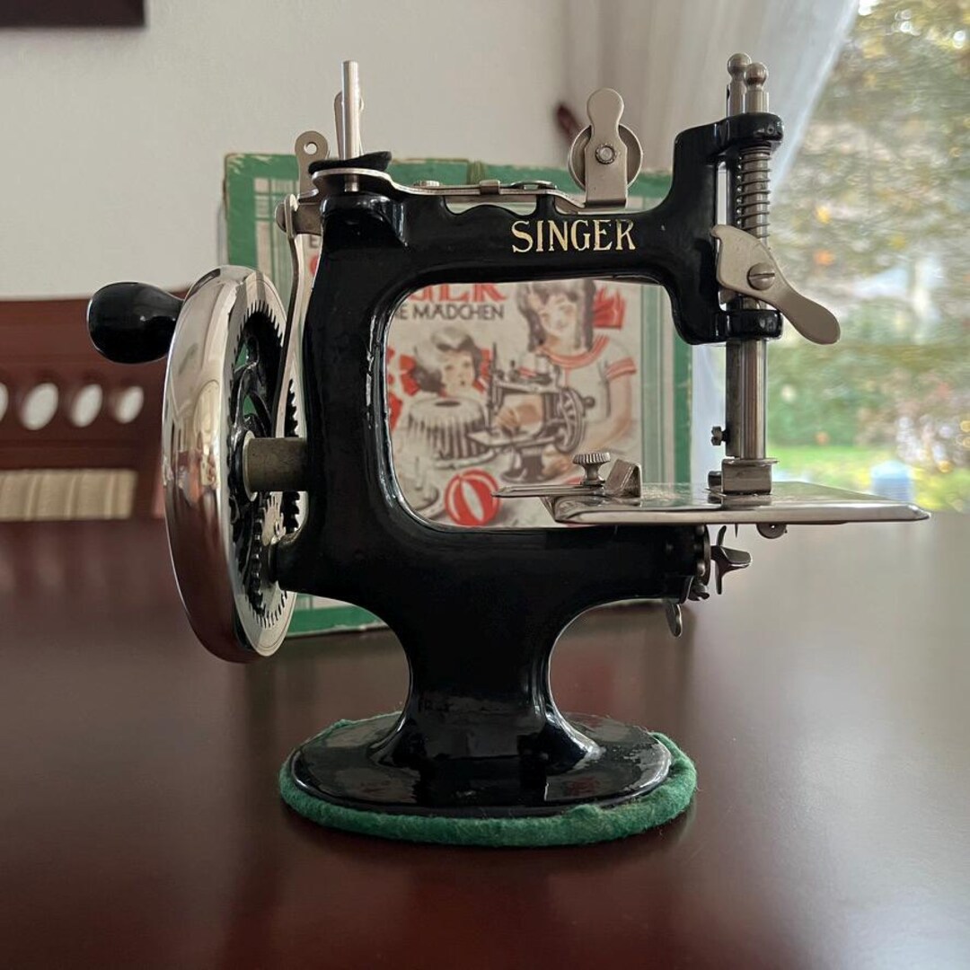 Vintage Antique 20-1 Mini Singer Childs Sewing Machine Hand Crank C ...