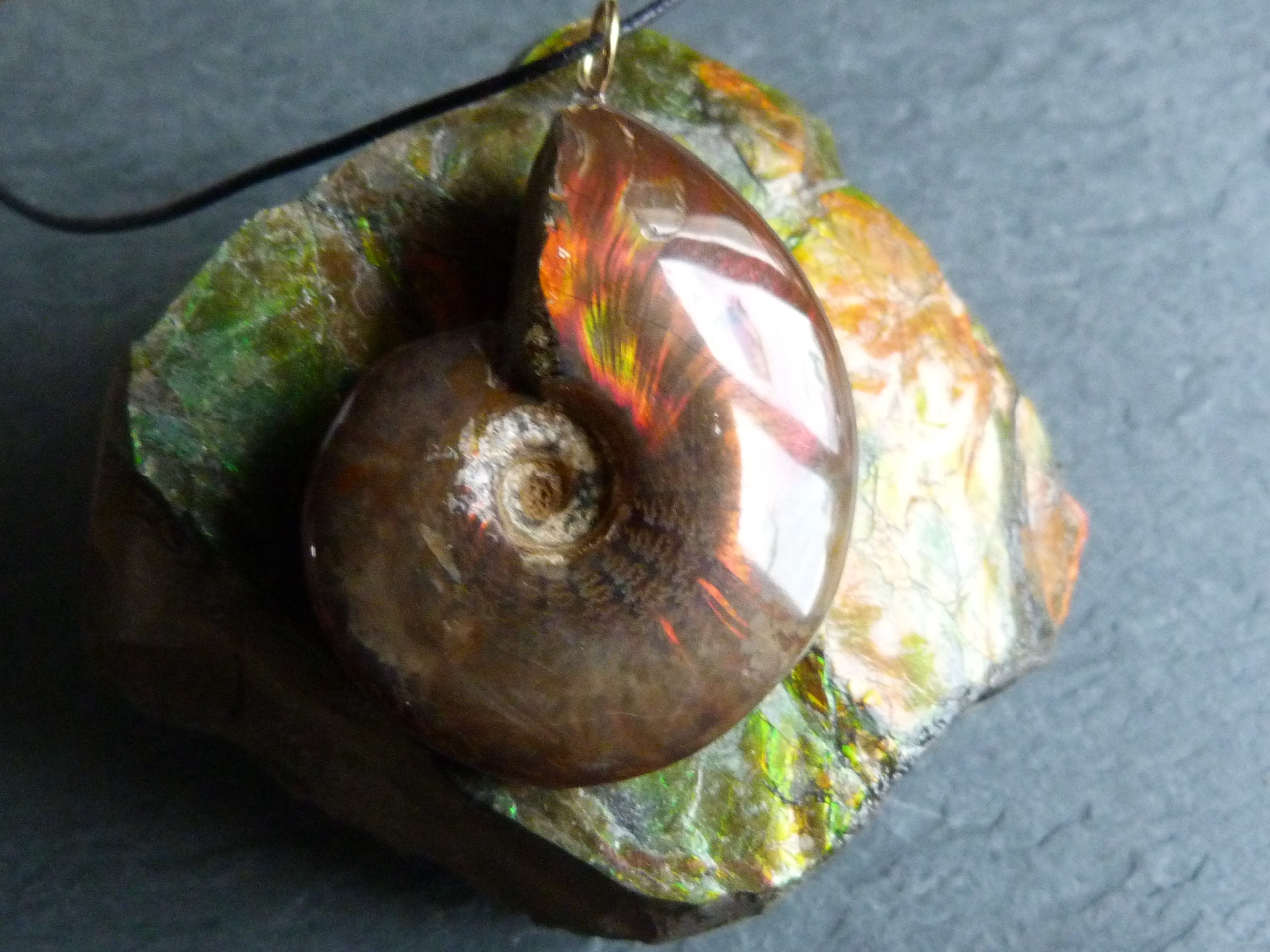 Solid 18 k gold pendant, 1 opalized ammonite :IMPORTANT,French vat is ...