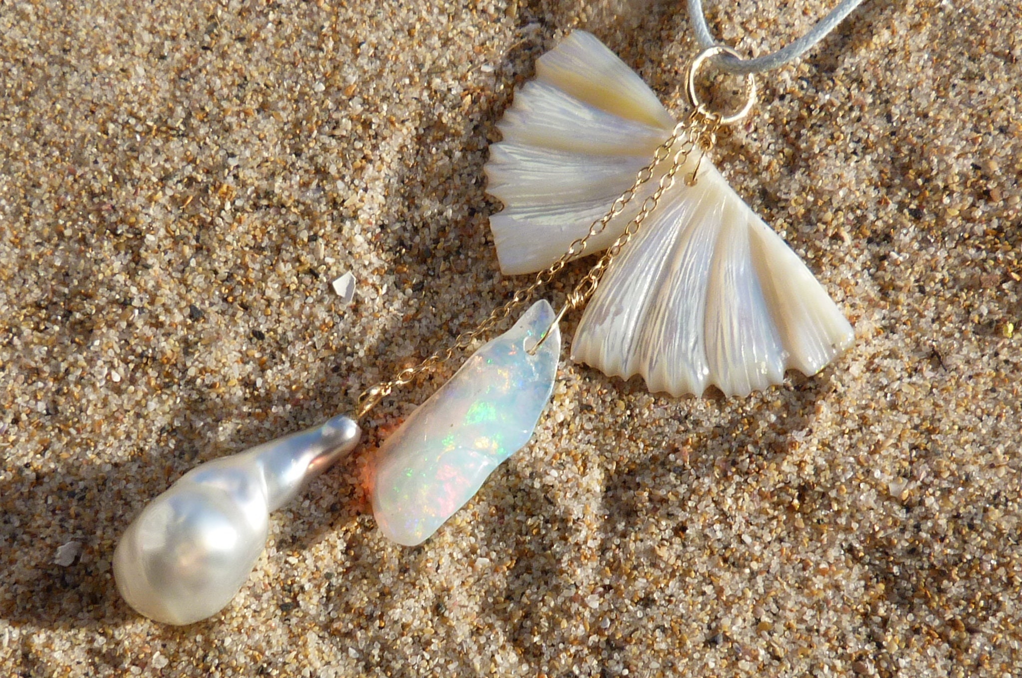 Ocean Pearl Wallpaper