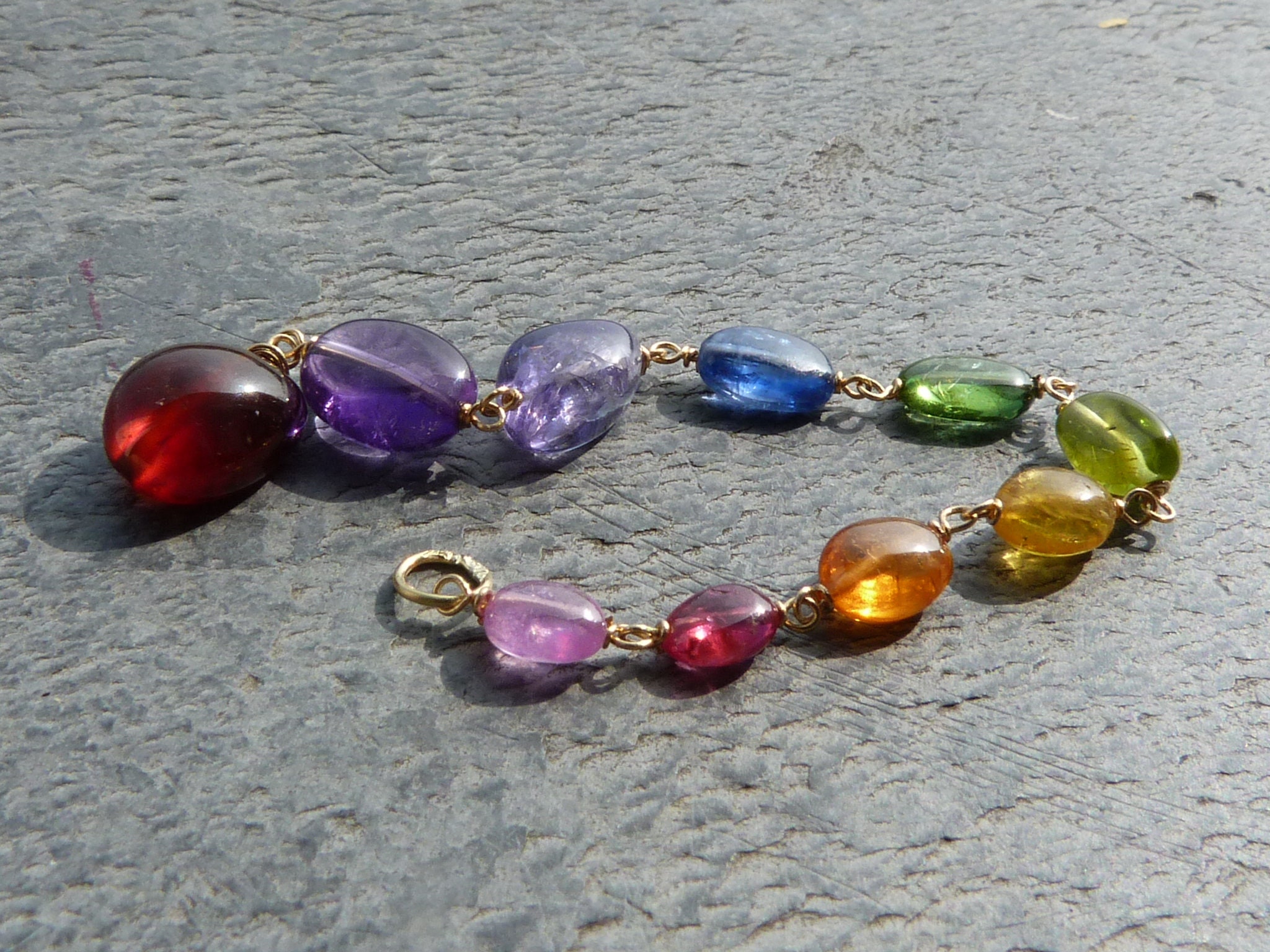 18 k yellow gold pendant with precious stones: IMPORTANT, French vat is ...