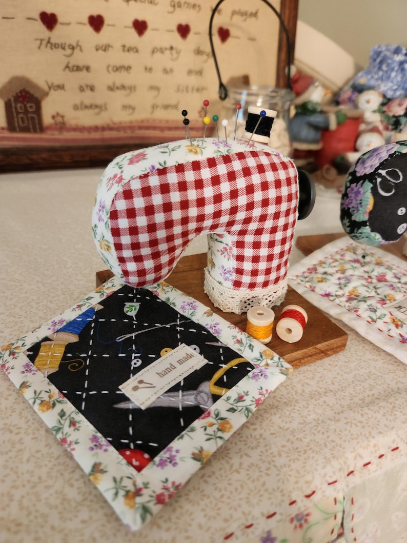 Mini Sewing Machine Pincushion | Quilted Pin Cushion | Sewing Gift for ...