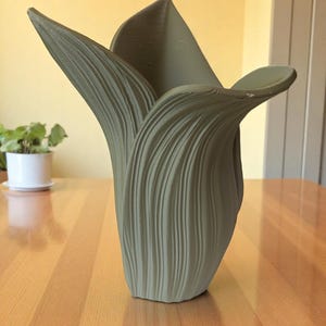 Leaf Vase for Indoor Plants – 3D Printed Nature-inspired Textured ...