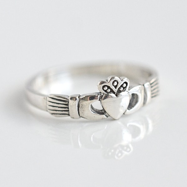 Claddagh Ring - Etsy