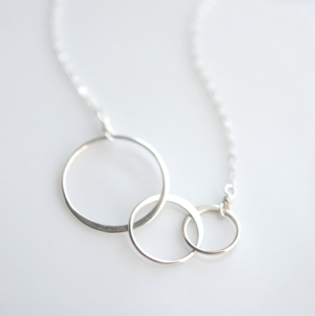 Sterling Silver Interlocking Circles Necklace - Everyday Minimalist ...