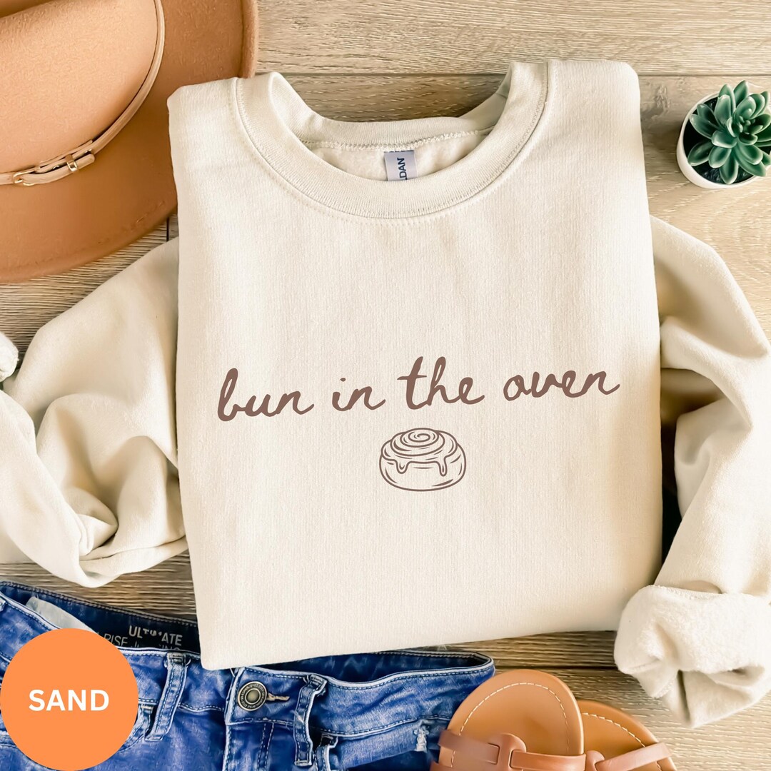 Bun in the Oven Pregnancy Reveal Sweatshirt - Expecting Mom Gift - Etsy