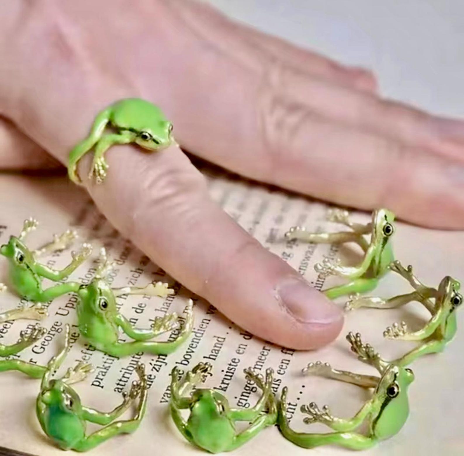 Mini Green Tree Frog Ring - Etsy