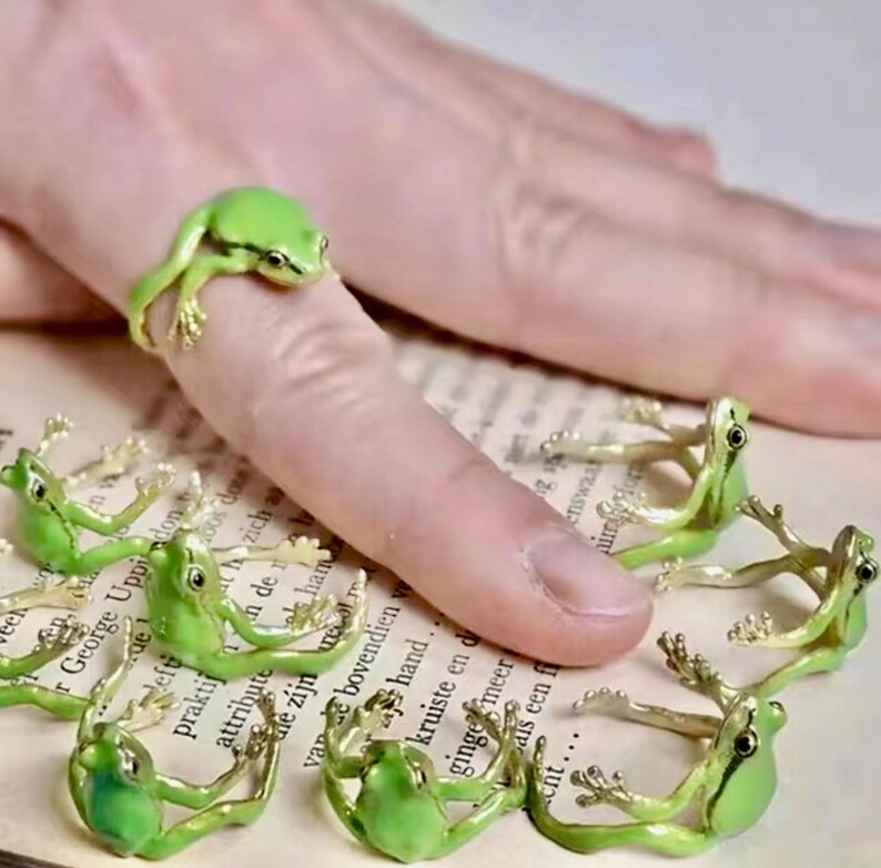 Mini Green Tree Frog Ring - Etsy