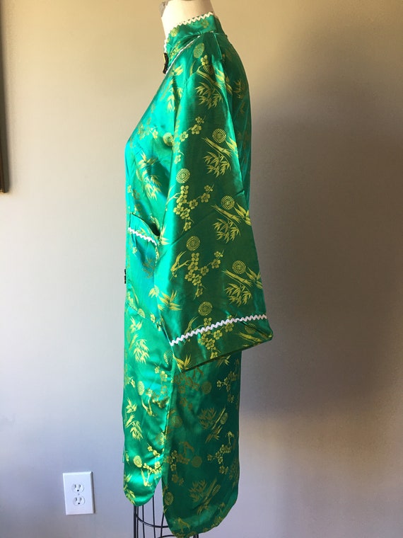 1960s vintage Asian inspired robe. Vibrant green w. y… - Gem