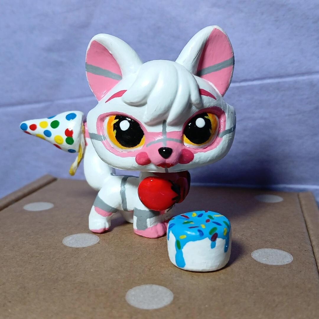 Littlest Pet Shop Custom FNAF Funtime Foxy - Etsy