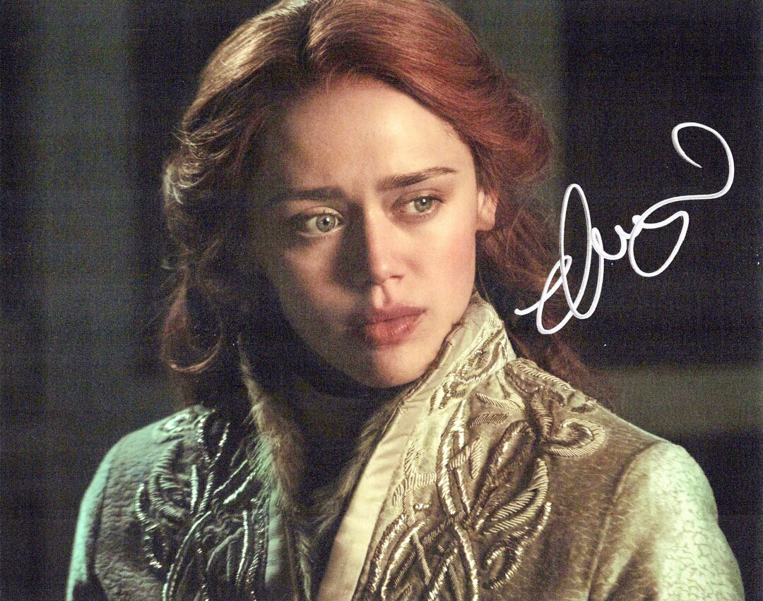 Daisy Head in Person Signed Photo – SHADOW AND BONE - Etsy