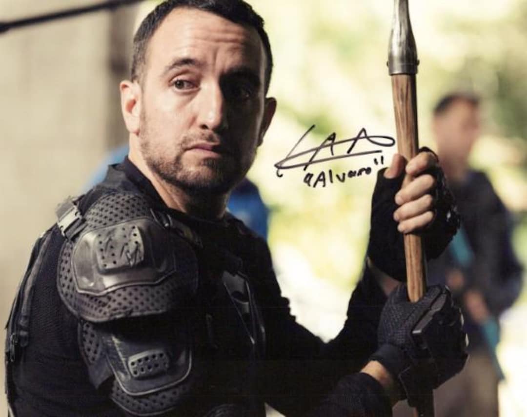 Carlos Navarro in Person Signed Photo - WALKING DEAD - Etsy