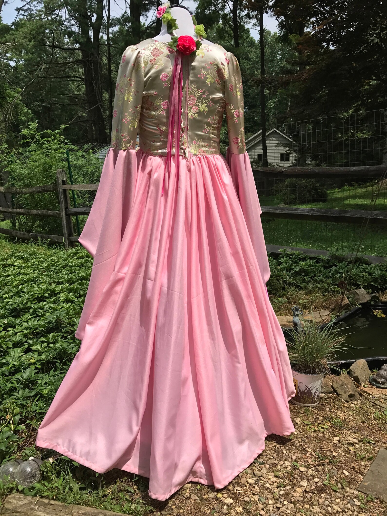 Pretty Pink Ladies Renaissance Medieval Princess Gown and Flower ...