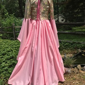 Pretty Pink Ladies Renaissance Medieval Princess Gown and Flower ...