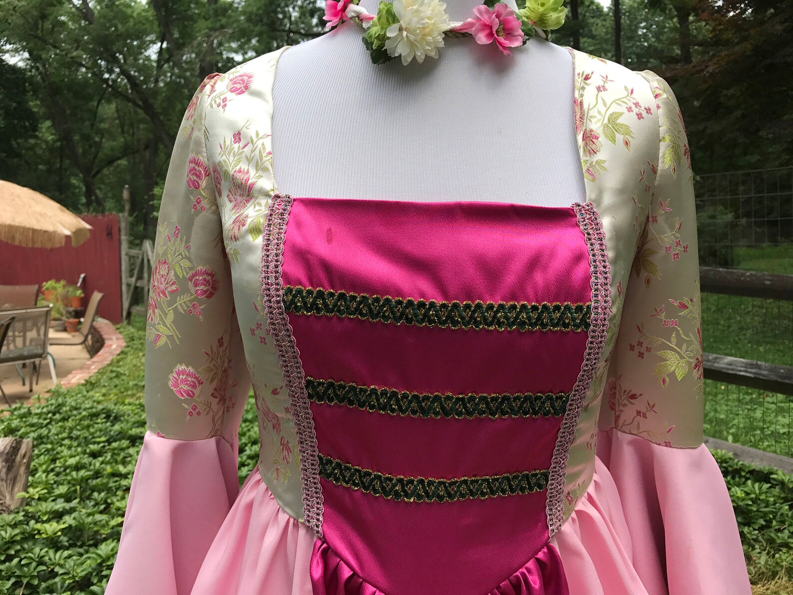 Pretty Pink Ladies Renaissance Medieval Princess Gown and Flower ...