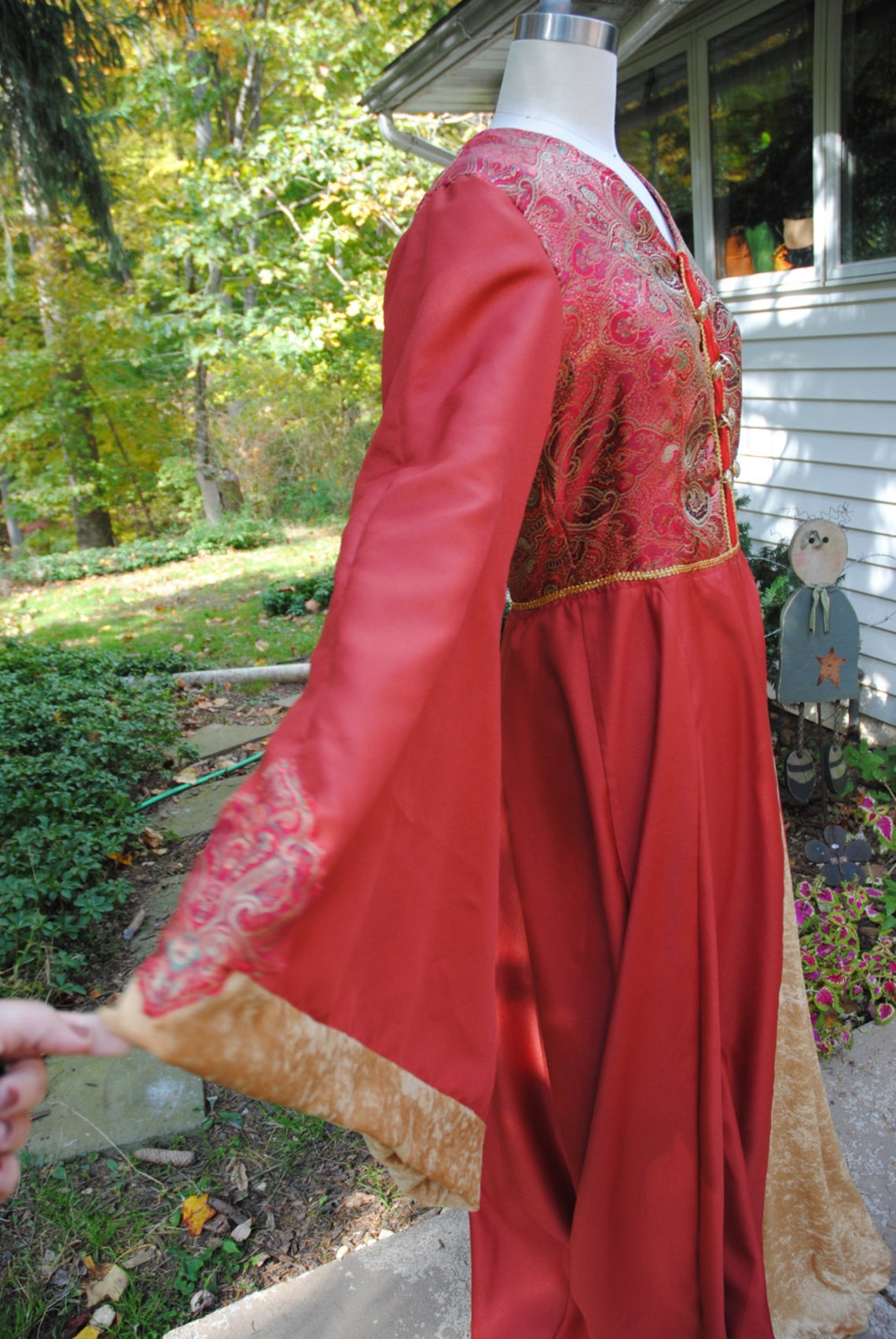 Beautiful Crimson and Gold Renaissance Medieval Gown Inspired | Etsy