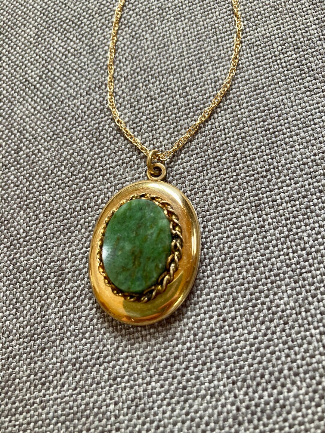 Vintage Jade Locket Green Stone Necklace, Oval Locket, 12kt Gold Fill ...