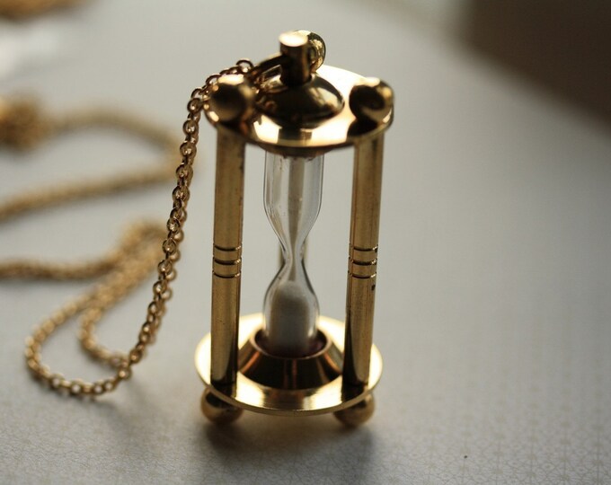 The Vintage Style Hourglass Glass Necklace - Etsy