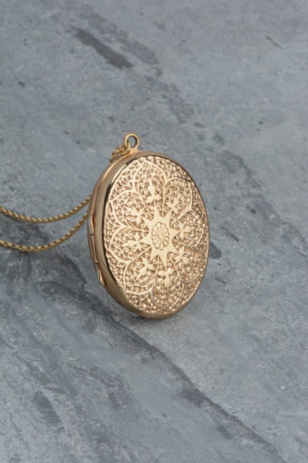 Gold Large 1950s Floral Oval Locket Necklace With Twisted Removable ...