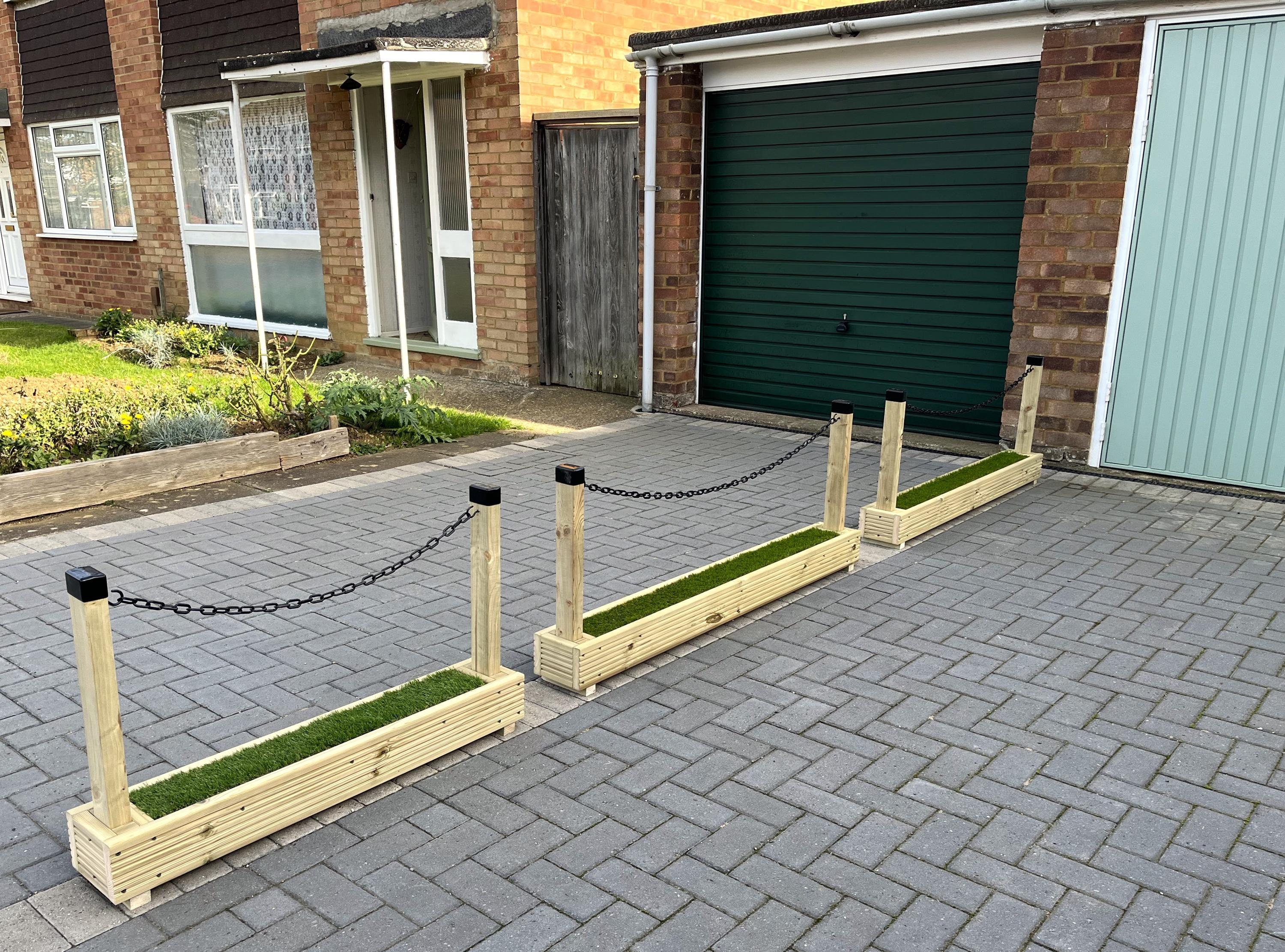 Chain & Rope Barrier Divider Border Fence for Driveway / Gardens ...