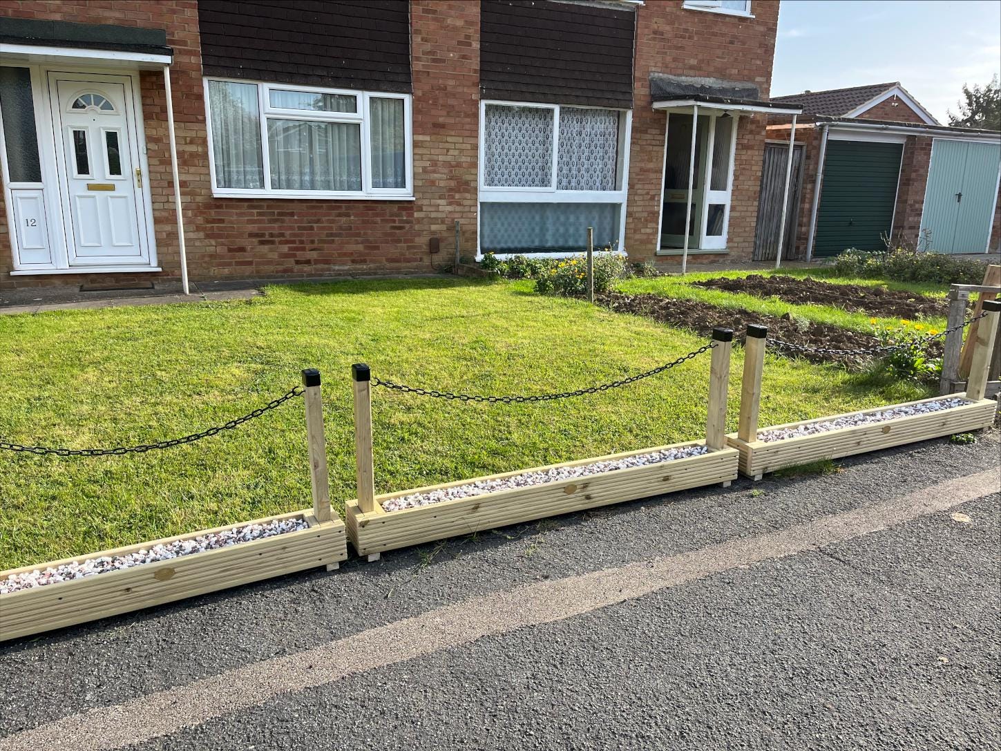 Chain & Rope Barrier Divider Border Fence for Driveway / Gardens ...