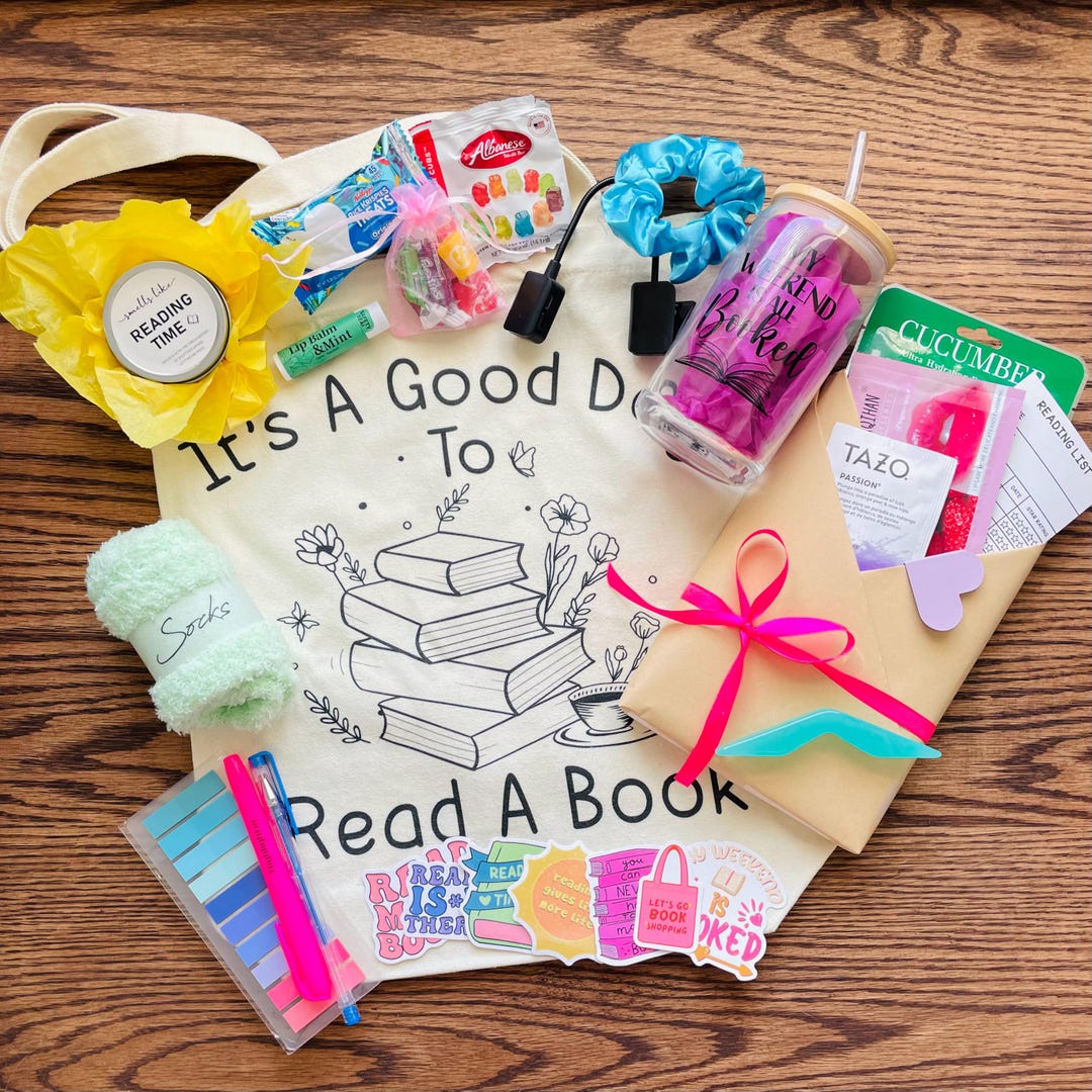Blind Date With a Book Box: Personalized Bookworm Gift Set - Etsy
