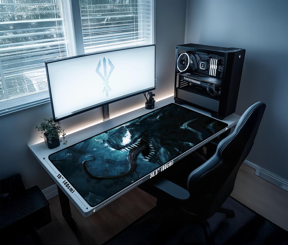 Intense Venom-inspired Desk Mat for Gamers, Textured Surface, Gaming ...