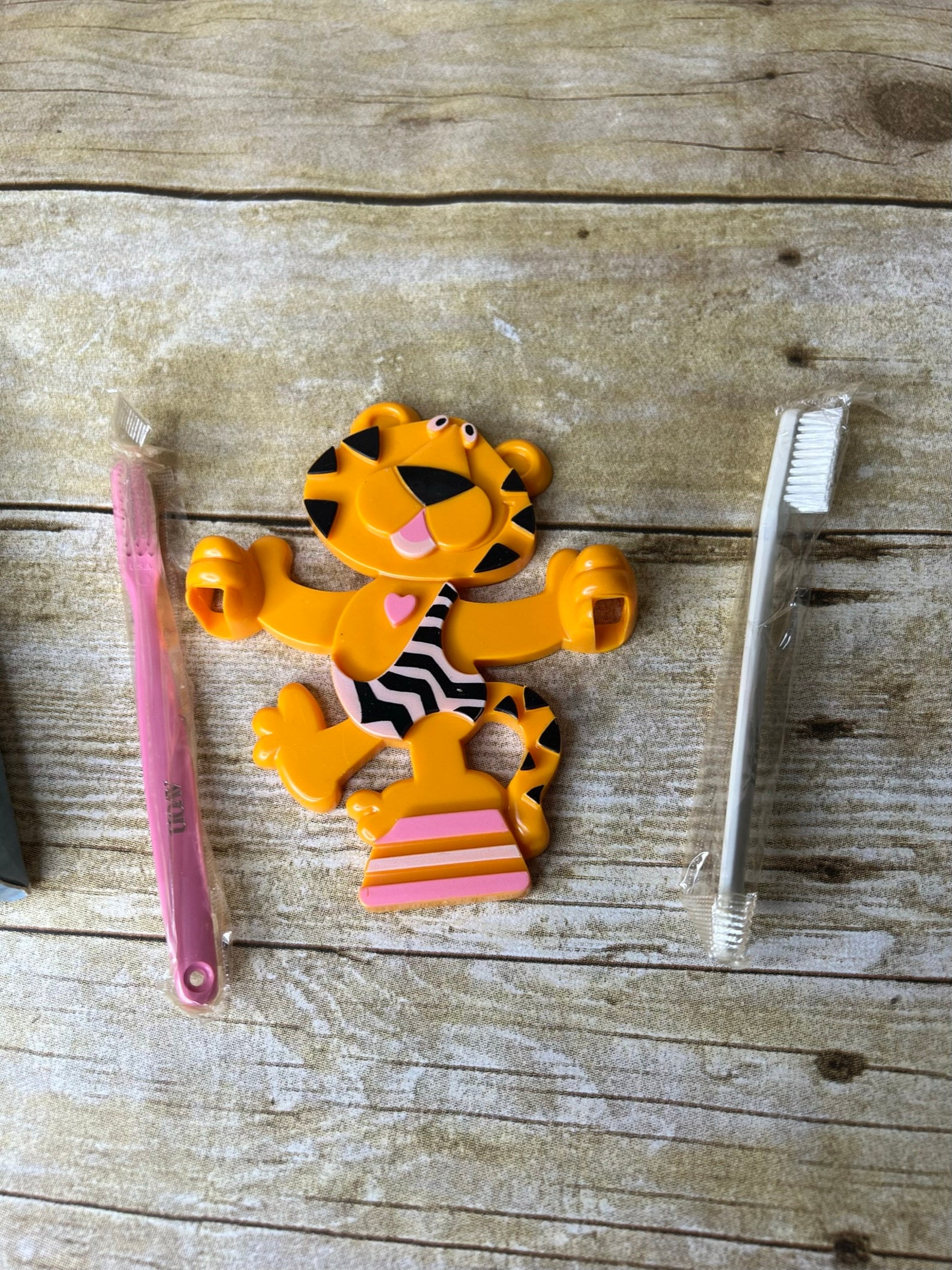 Avon Toofie Tiger Toothbrush Holder and 2 Toothbrushes - Etsy