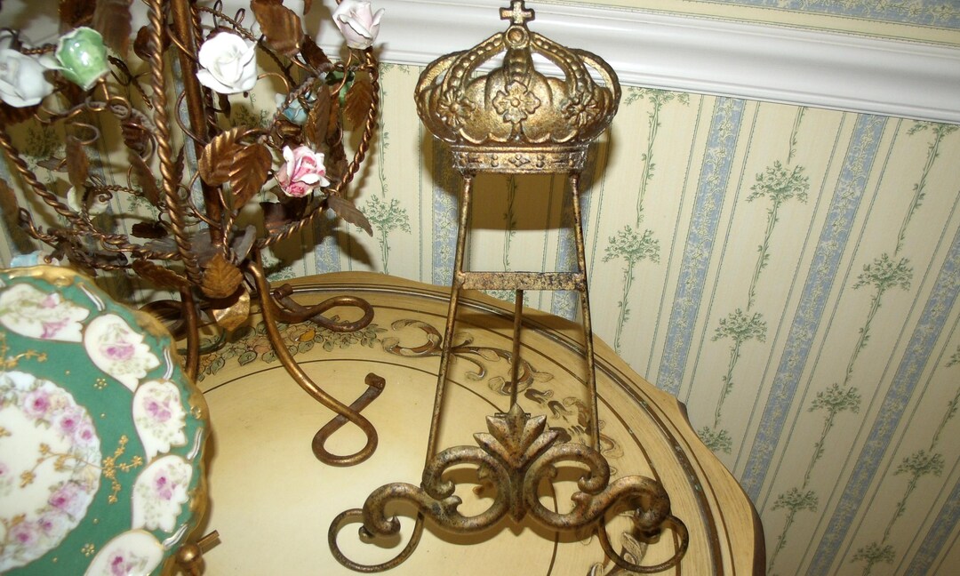 Vintage Crown Crest Display Easel Stand Photo Artwork Hollywood Regency ...