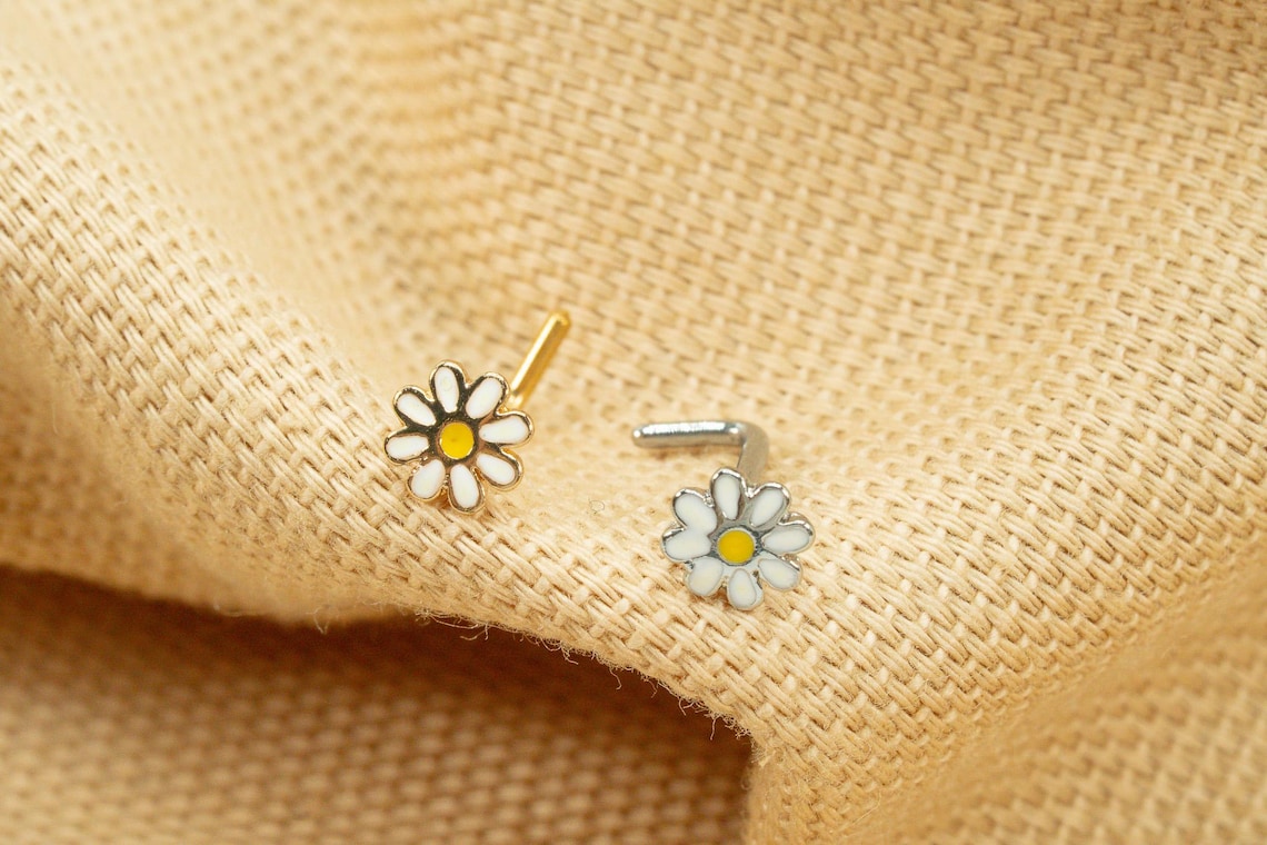 20G White Daisy Flower Nose Stud • Flower Nose Ring • Nose Piercing • L ...