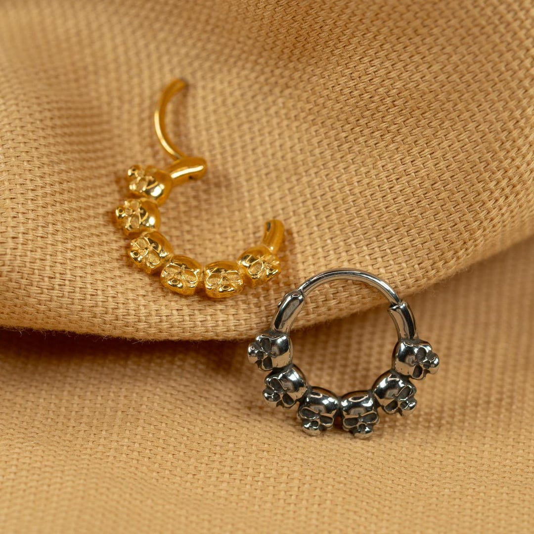16G Skulls Lined Clicker Hoop • Goth Septum Ring • Skull Heads Septum ...