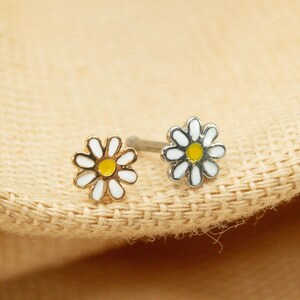 20G White Daisy Flower Nose Stud • Flower Nose Ring • Nose Piercing • L ...