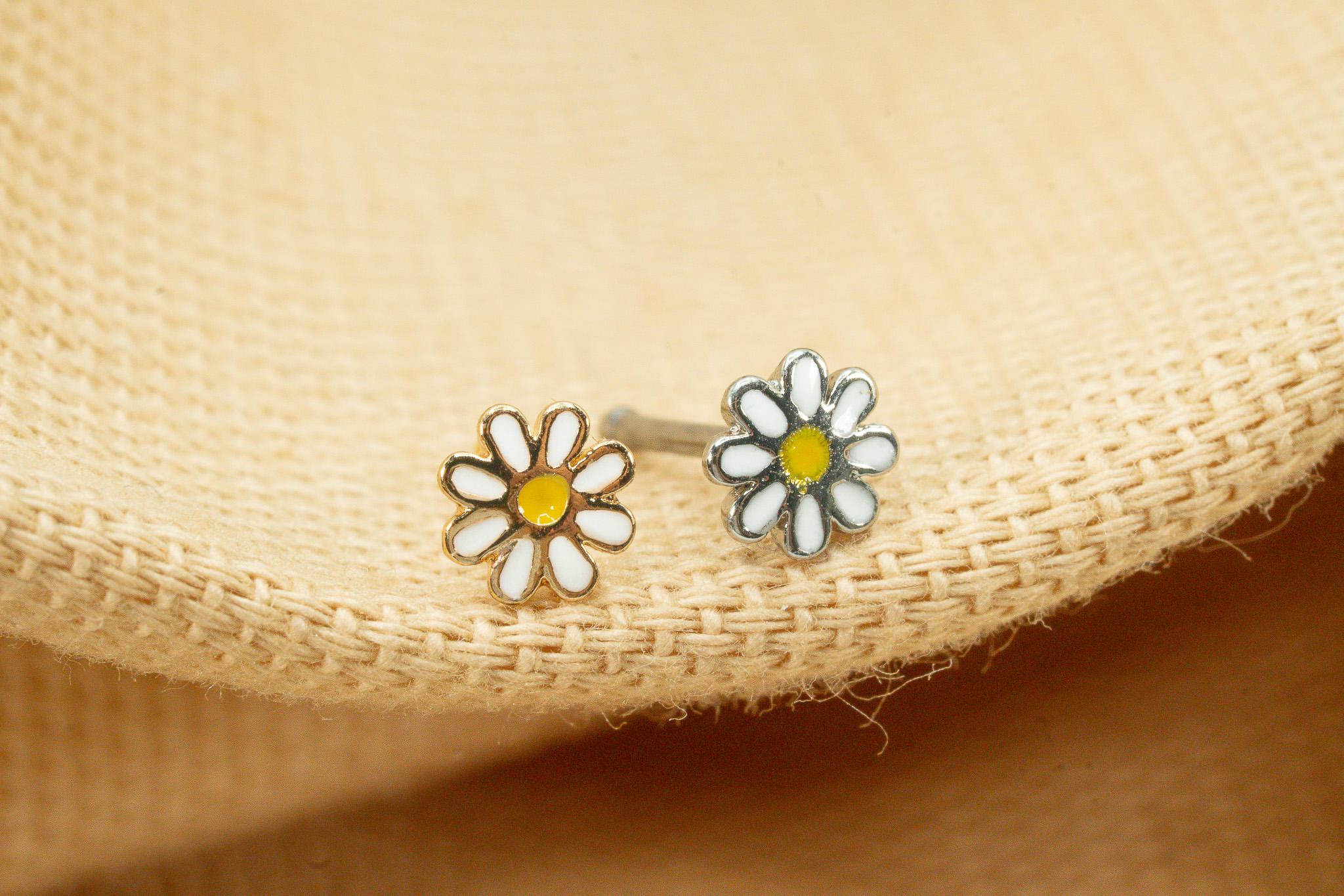 20G White Daisy Flower Nose Stud • Flower Nose Ring • Nose Piercing • L ...