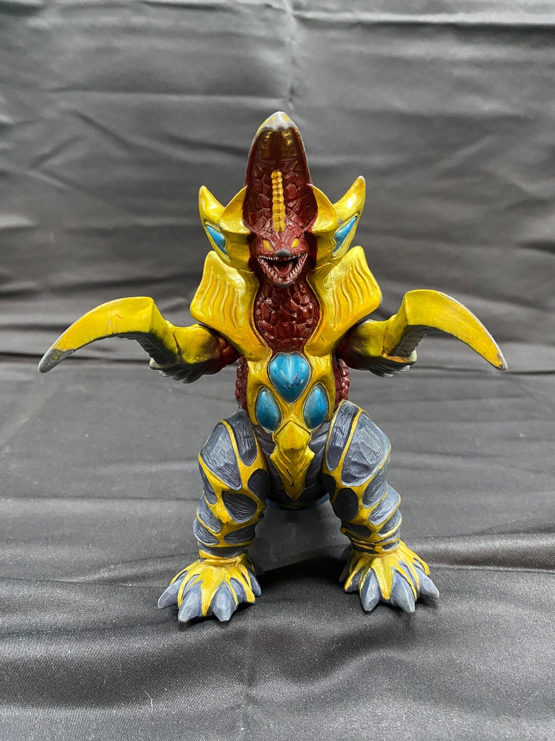 Bandai Ultraman Ultra Monster kaijū Super COV Vinyl Figure - Etsy