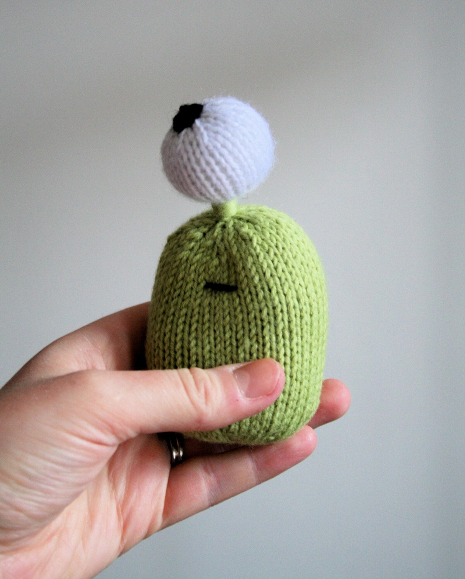 Knit Your Own Eyeball Aliens (pdf Knitting Pattern) - Etsy