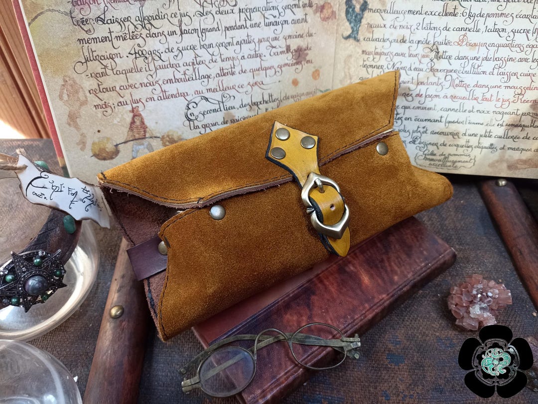Medieval Leather Flask Holder for 3 Flasks, for Alchemists, Wizards ...