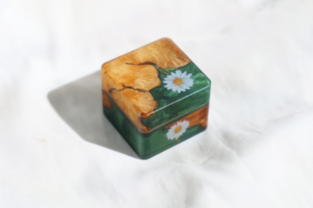 Daisy Engagement Ring Box, Resin Ring Box. - Etsy