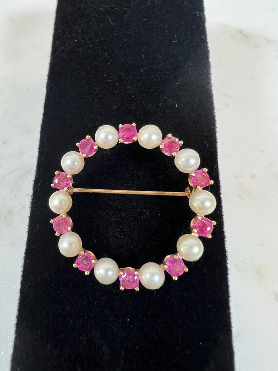 14kt Gold Circle Pin with Pearls and Pink Ruby/Sapphi… - Gem