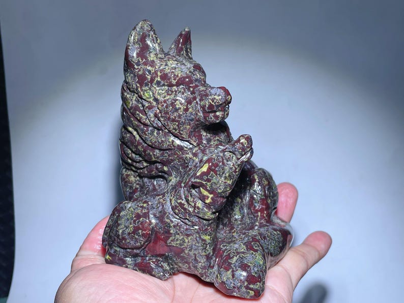 Dragon Blood Stone Wolf Skull: Hand Carved Quartz Crystal Healing Gift ...