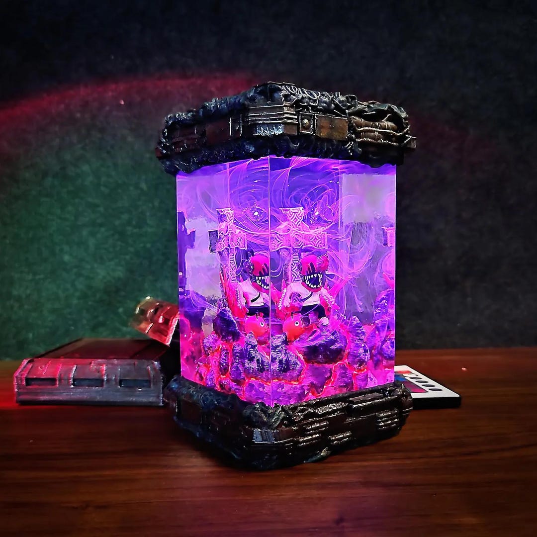 Cha/in.sa\w M.an Handmade Epoxy Resin Lamp, Resin Art, Custom Epoxy ...