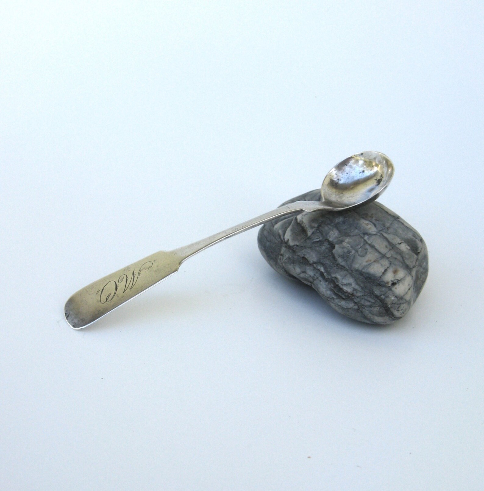 Antique Early American Salt Spoon ... Coin Silver ... Colonial Master ...
