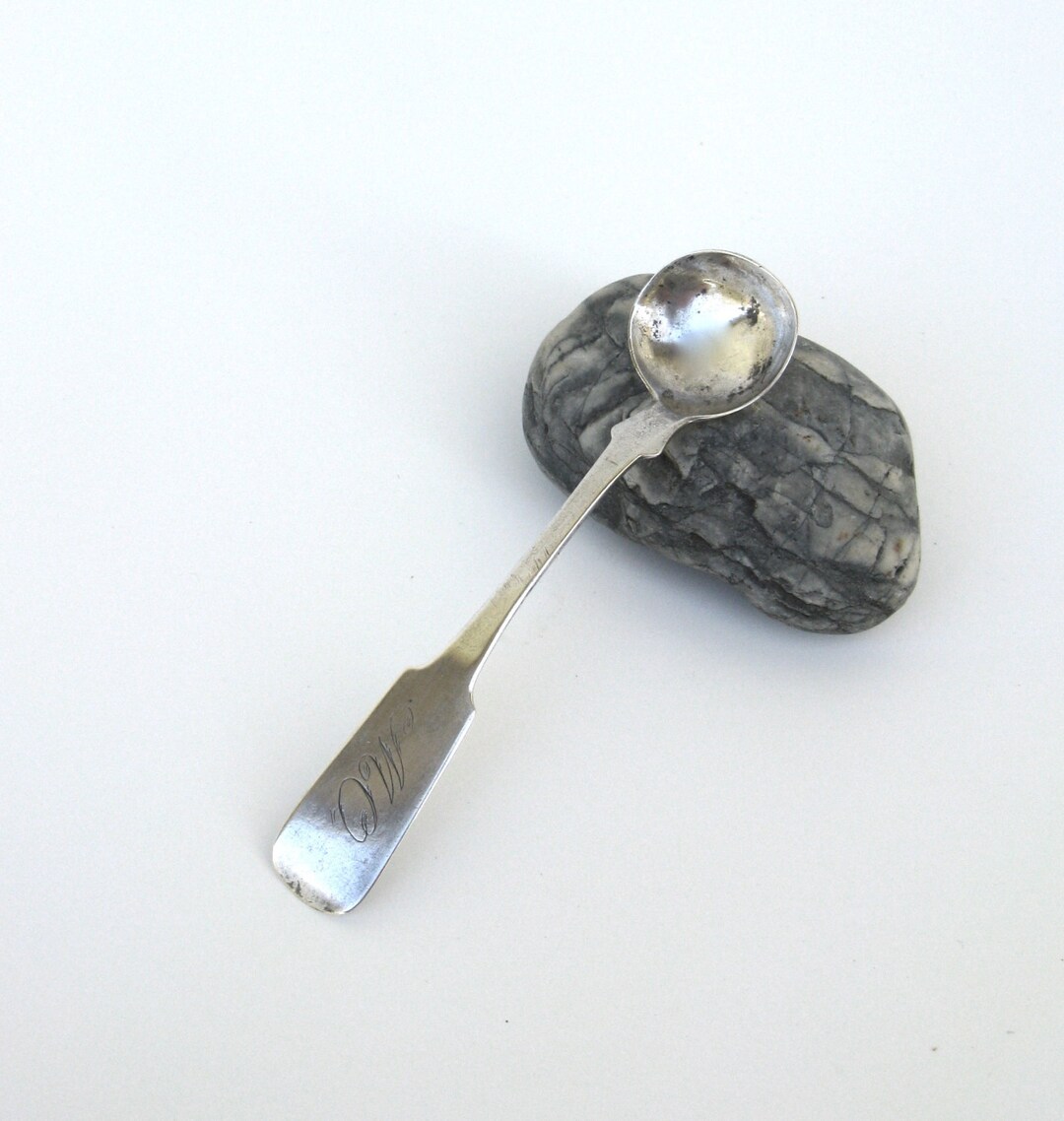 Antique Early American Salt Spoon ... Coin Silver ... Colonial Master ...