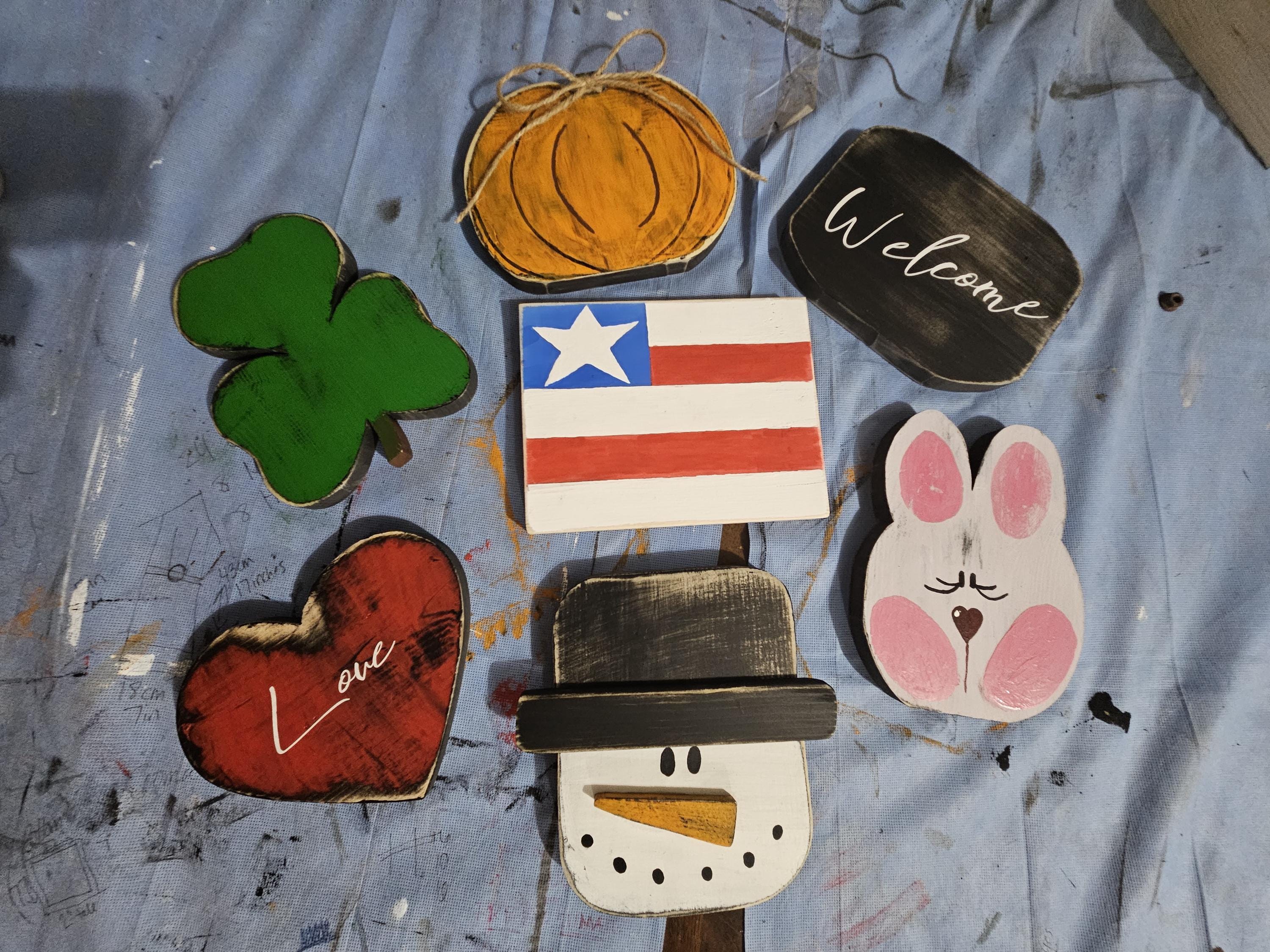 Custom Picket Fence Welcome Sign W/ Interchangeable Seasonal Plaques - Etsy