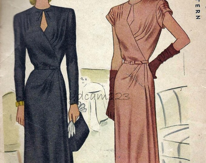 Vintage 1940s Keyhole Bodice Dress...pleated Bodice, Shoulder and Skirt ...