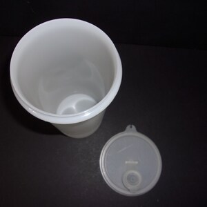 Vintage 1970s 80s Tupperware White Plastic Pitcher W/ Tupperseal Lid ...