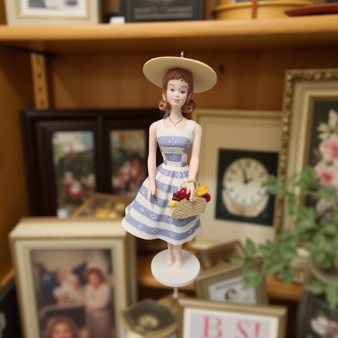 Classic Retro Midge Suburban Shopper Ornament - 35th Anniversary ...